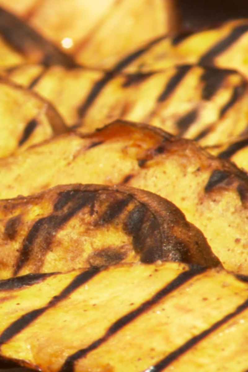 Patatas fritas de boniato a la parrilla con sabor crujiente