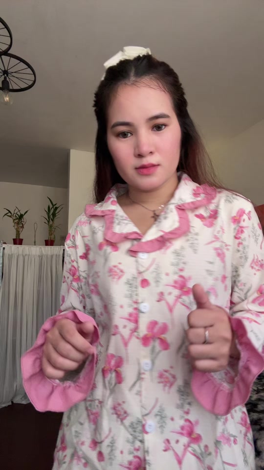 Watch this girl dance with style