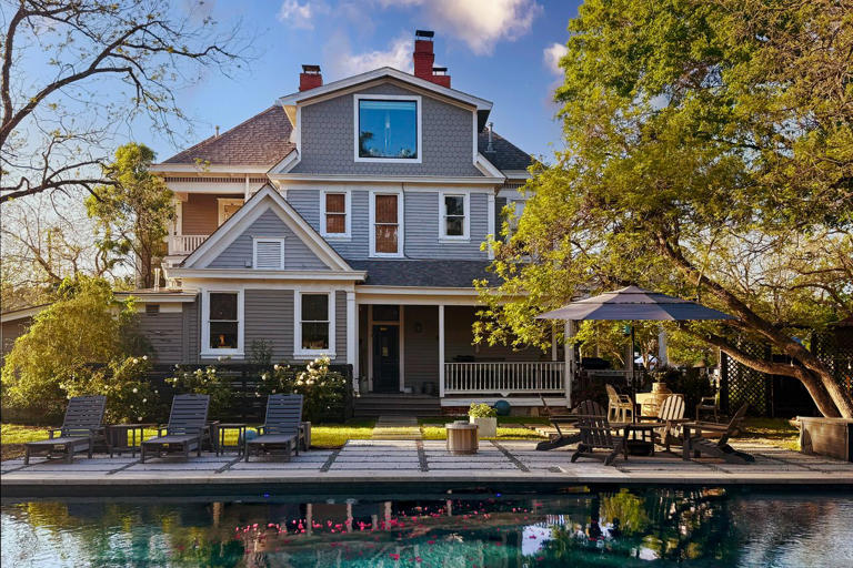 This is the 'barbecue capital of Texas'—and it has a cute town square ...