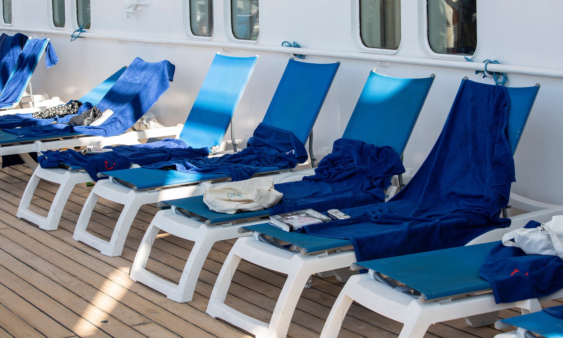 How cruises are now joining hotels in clamping down on sunbed hoggers ...