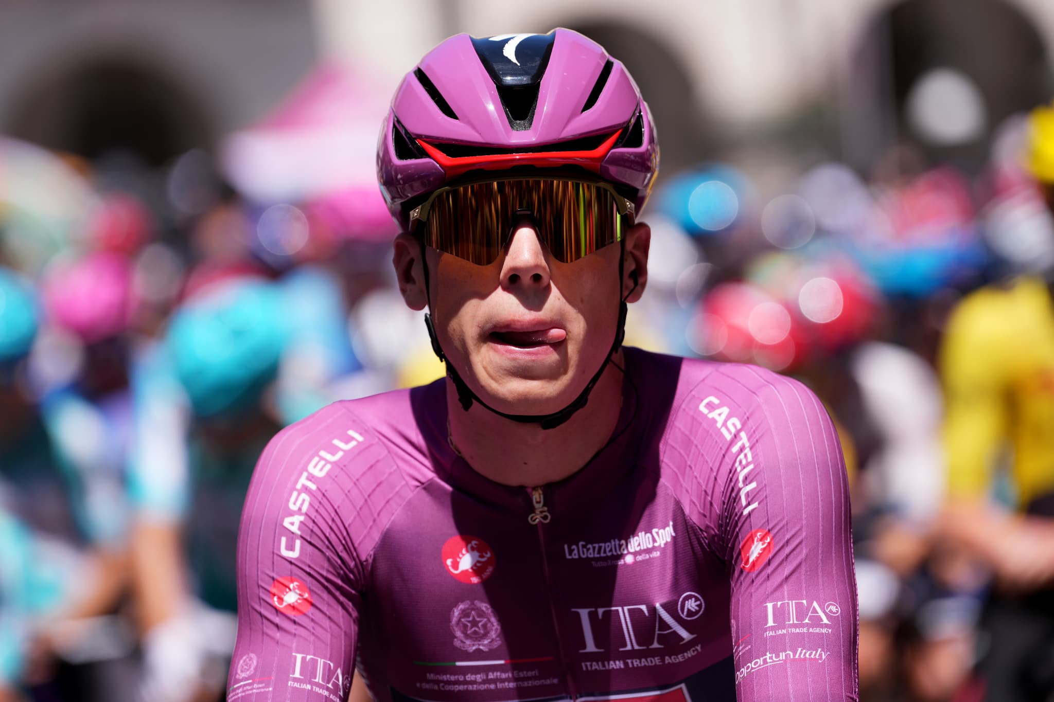 Giro 2026 : pourquoi le maillot cyclamen de Paul Magnier est en danger ...