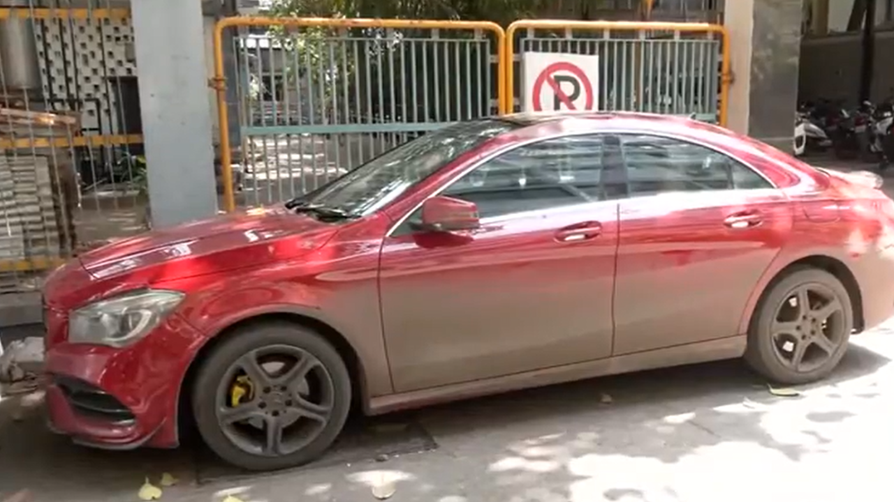 South Mumbai hit-and-run: Speeding Mercedes rams into cops at Marine ...
