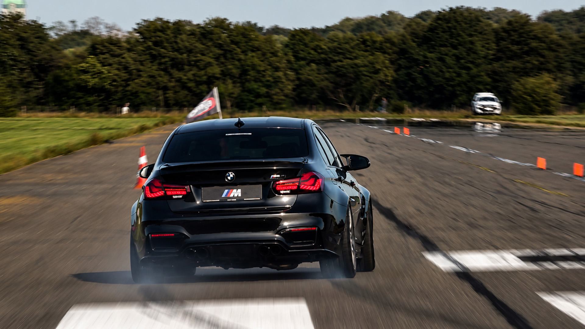 BMW M3 F80 loses control during acceleration on airstrip