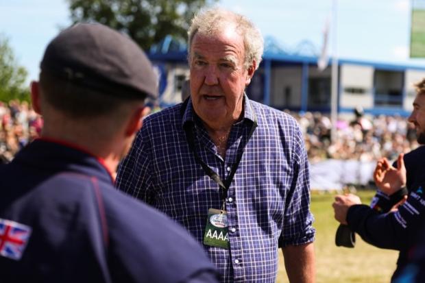 Jeremy Clarkson sings Pulp hit to crowd at music festival
