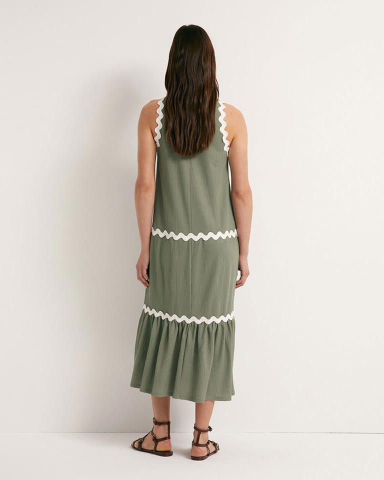 El vestido verde, cómodo y favorecedor de Sfera que las expertas en ...