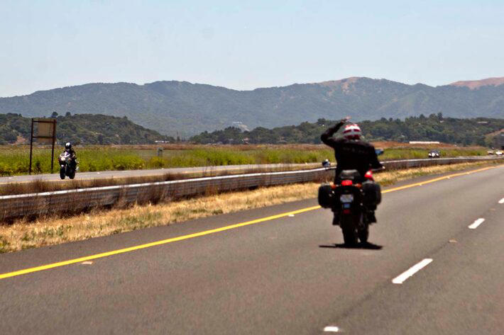 Piscadas de farol a "seta amiga": conheça o dialeto dos motoristas nas ...