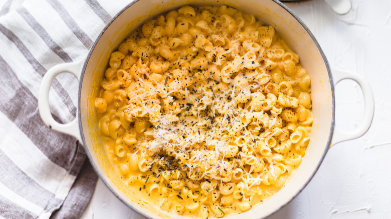15 unexpected ingredients to add to mac and cheese