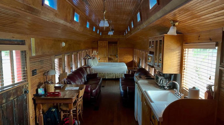 Between San Antonio and Fort Worth is a Texas lakefront inn with Hill ...