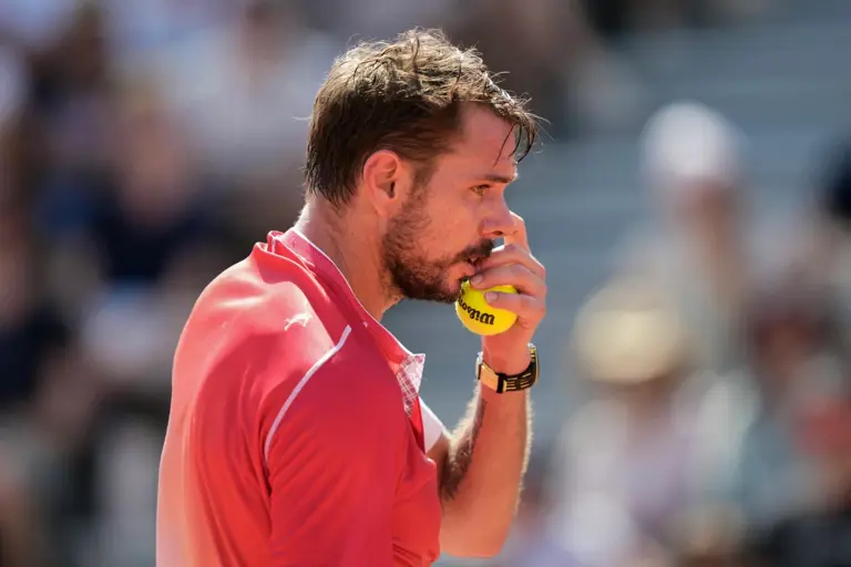 Roland Garros: Wawrinka bids farewell with defeat to lucky loser De Jong