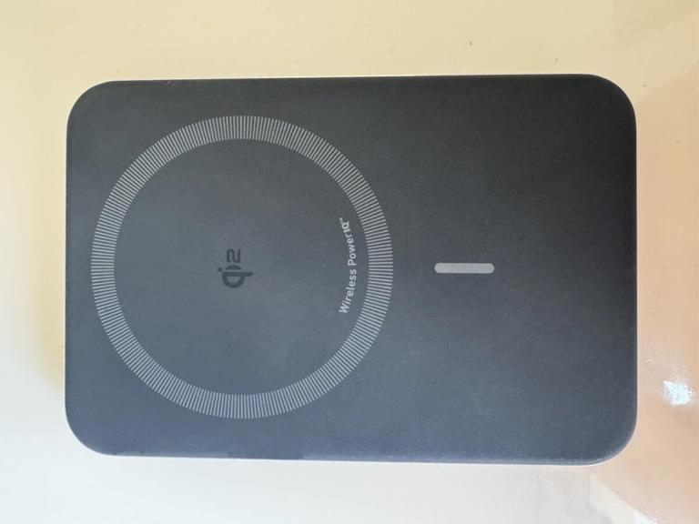 Test de l’Anker MagGo Power Bank 10K Slim : la batterie sans fil ...