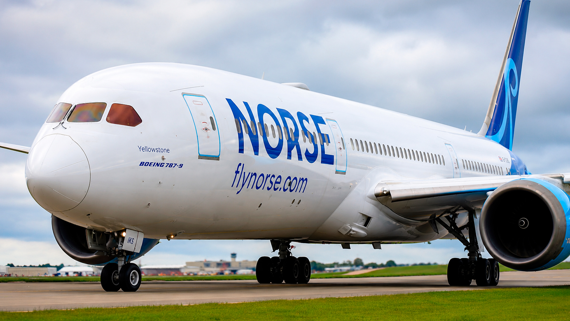 Empty Boeing 787-9 caught on camera