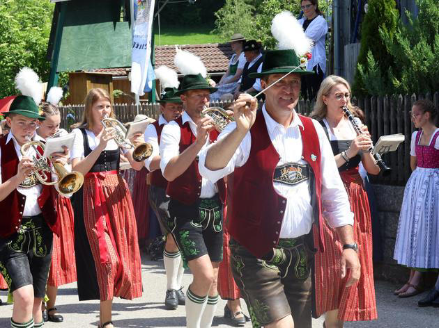 Ganzes Dorf auf den Beinen: Musikfest am Starnberger See – "Da spuit de ...