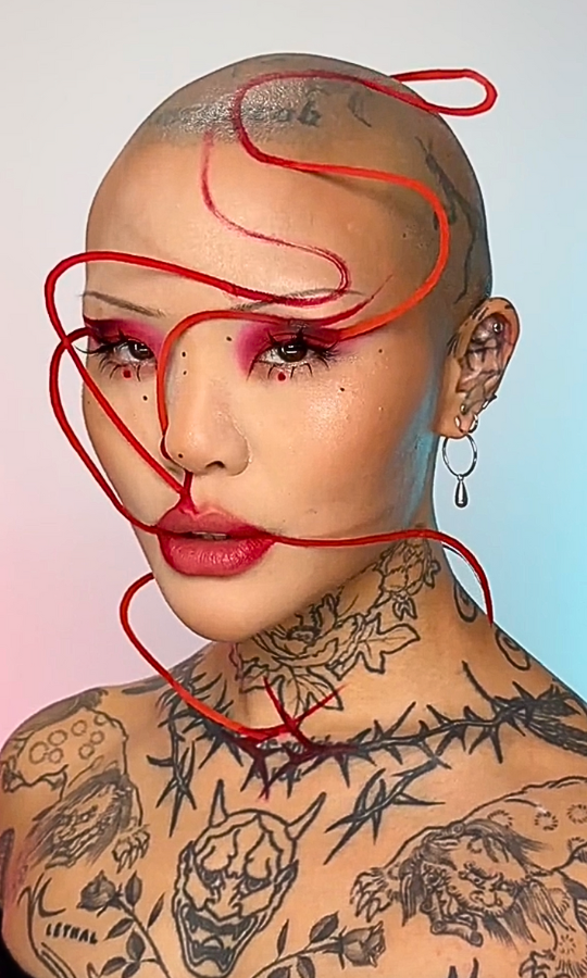 TikTok's 3D makeup trend 🚨