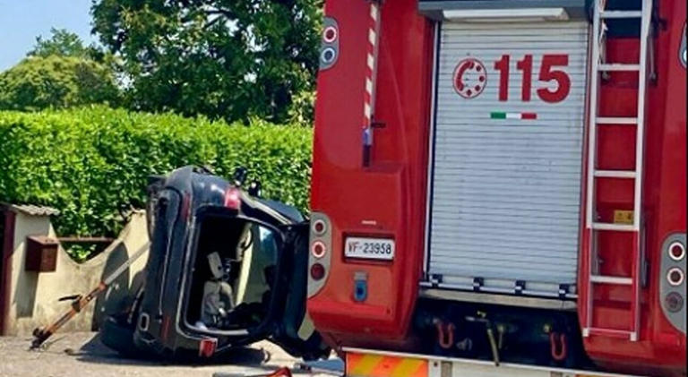Incidente frontale tra auto e minivan: due feriti gravi. Sono rimasti ...