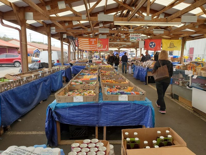 This bustling Tennessee outpost hosts an enormous flea market every ...
