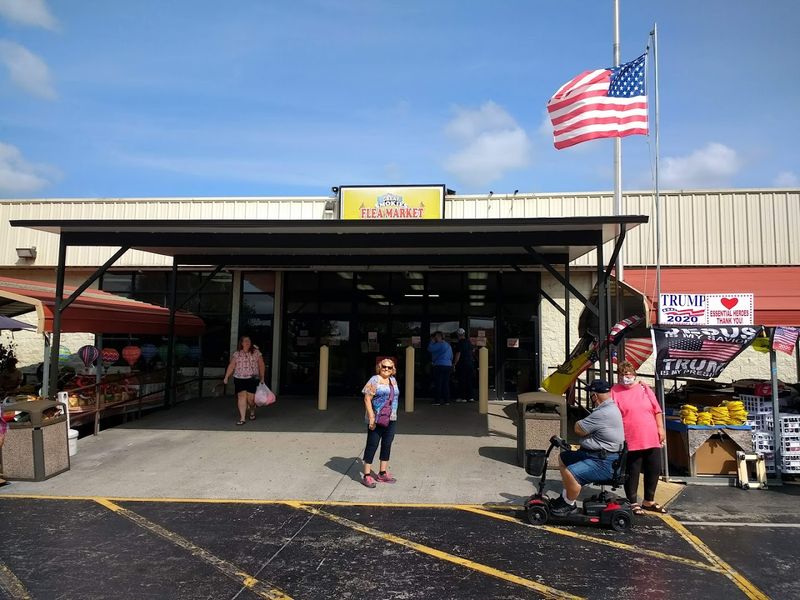 This bustling Tennessee outpost hosts an enormous flea market every ...