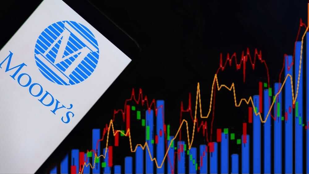 Are Wall Street analysts bullish on Moody’s Corporation stock?
