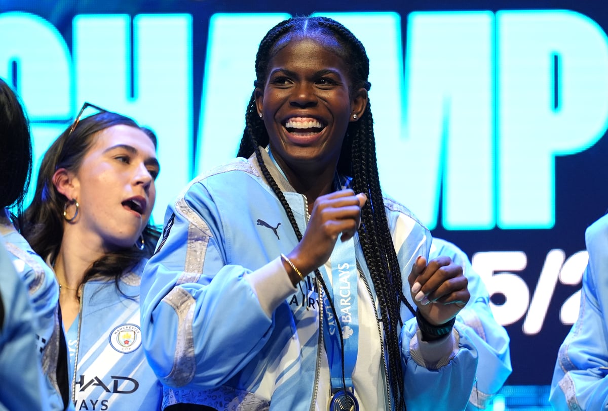 Man City make Shaw 'world's highest-paid player' after Chelsea U-turn