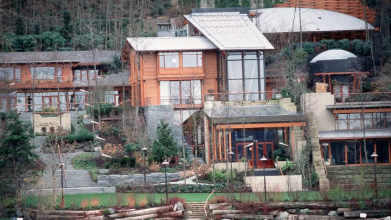 Bill Gates’ iconic lakeside property worth $130 million is a futuristic ...