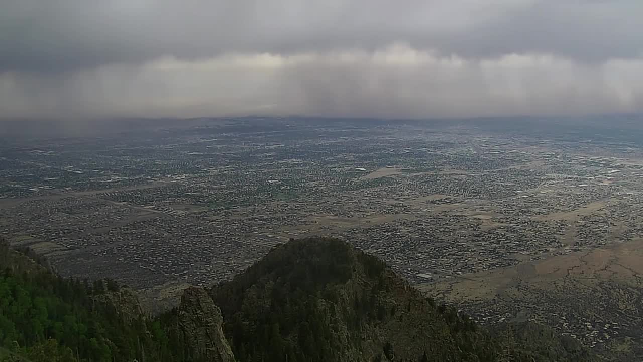 Dust storm moves through Albuquerque
