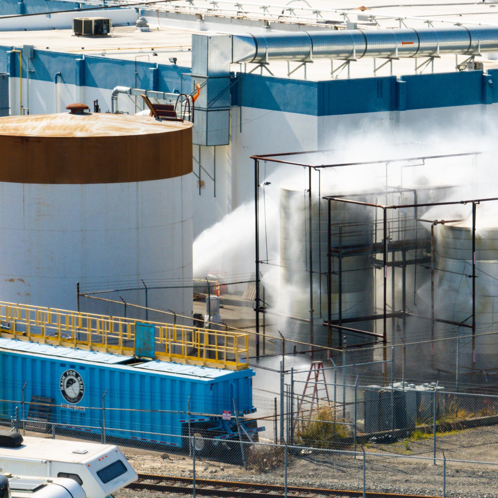 Residents near California chemical tank forced to flee: "You're ...