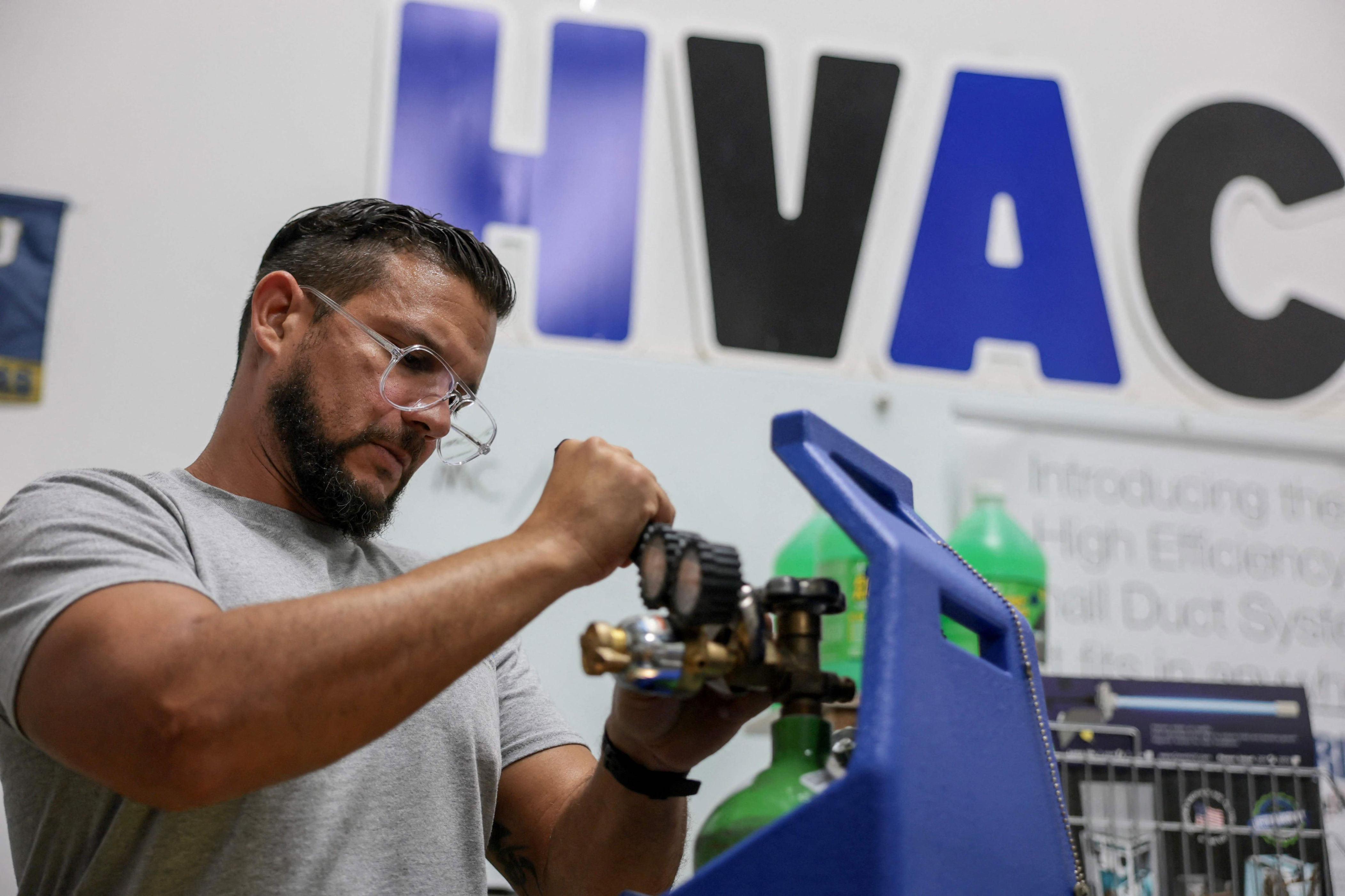 College job edge declines in US., Japan