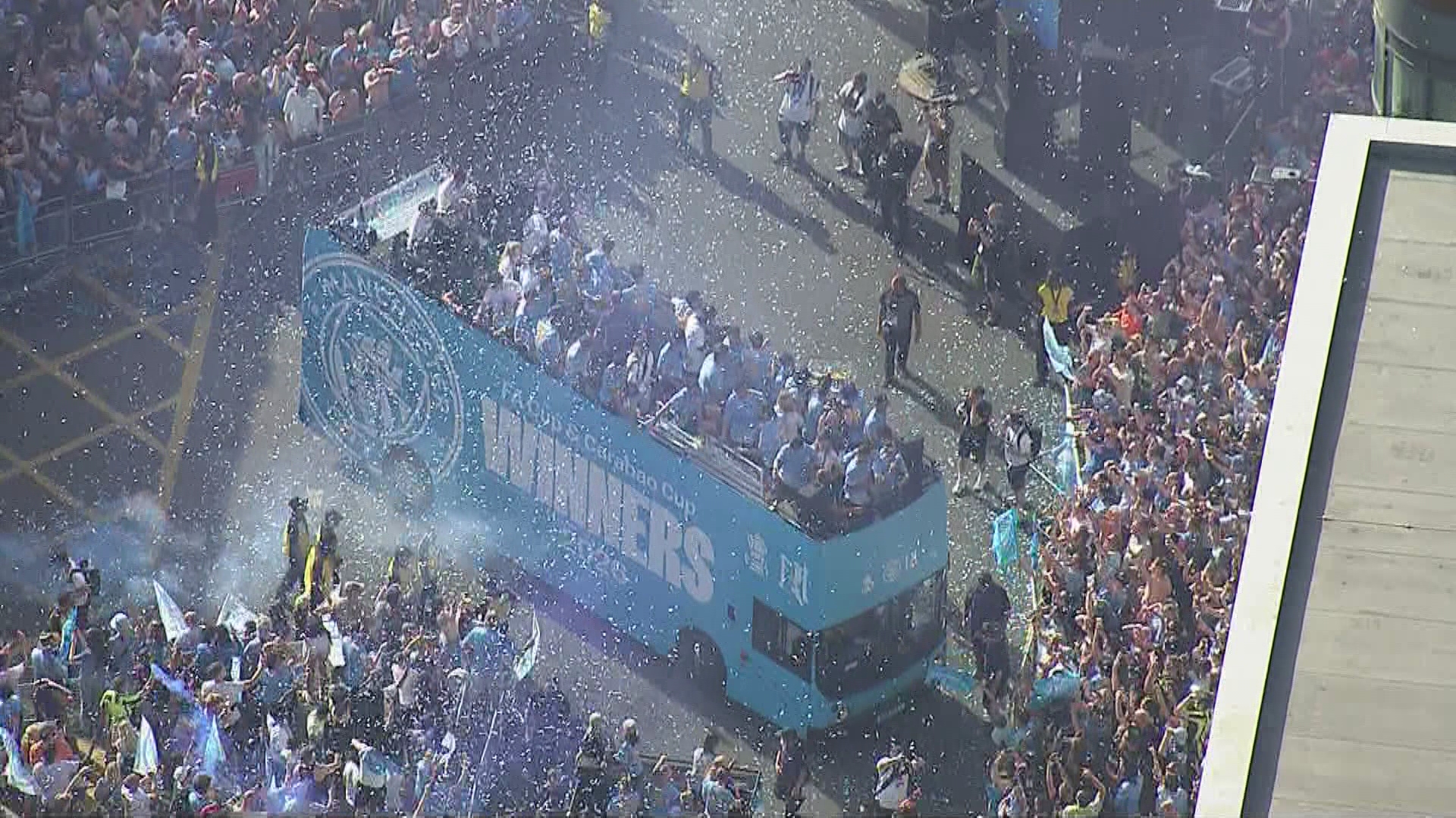 Thousands attend Manchester City parade