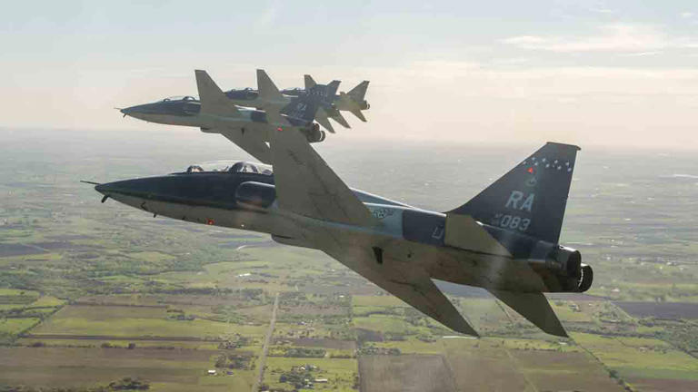 Az amerikai légierő felfüggeszti a T-38-asok repüléseit az alabamai ...
