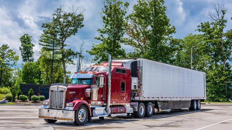 The first hydrogen-powered big rigs are hitting US highways — long-haul ...