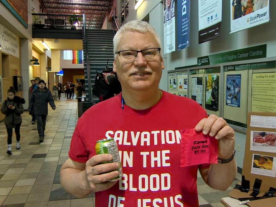 Tracts anti-gais : haine délibérée selon la poursuite, débat moral ...