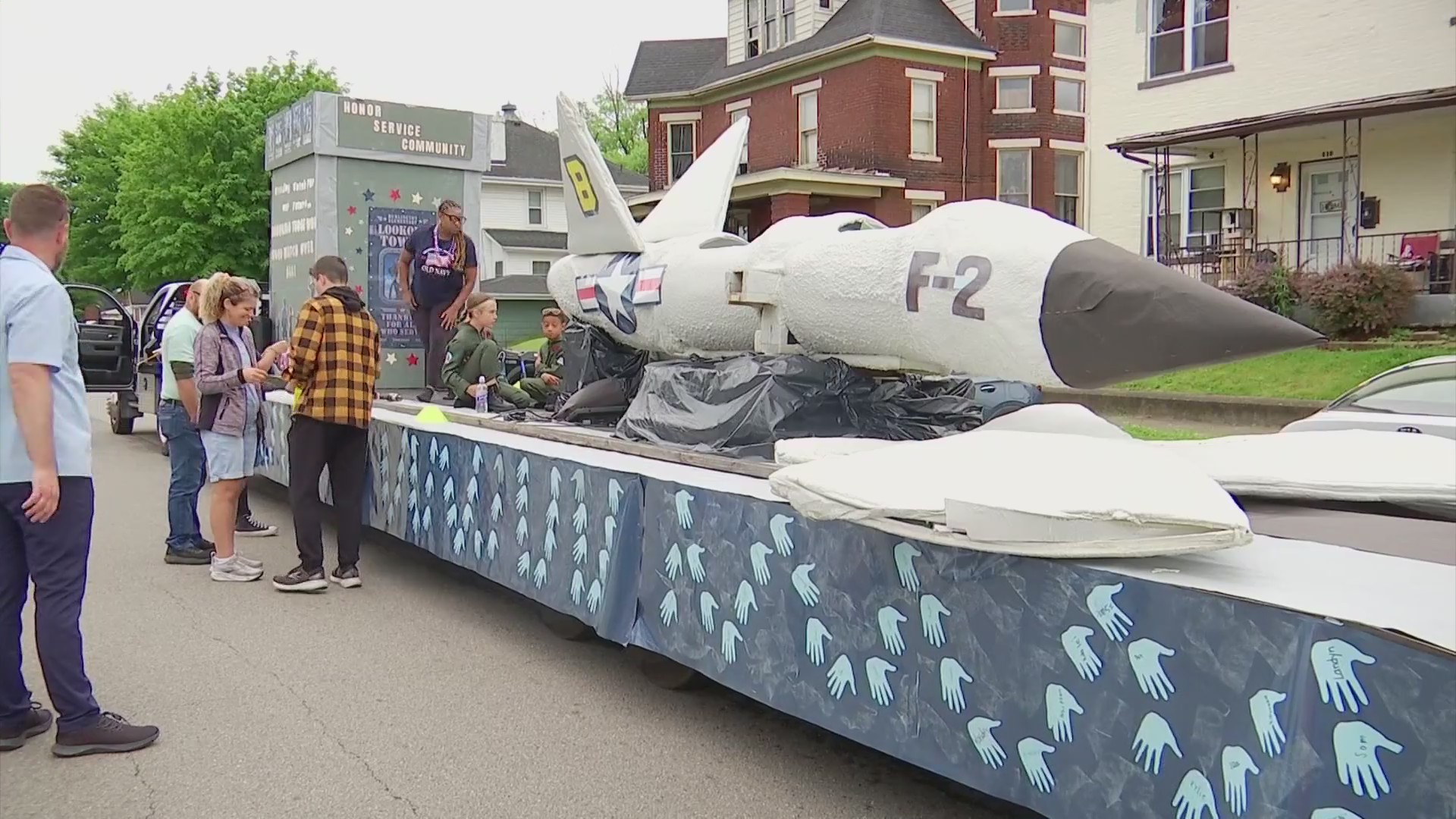 Burlington Elementary students build Memorial Day parade float