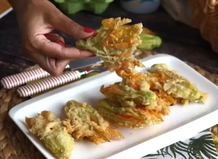 Gebakken courgettebloemen, het recept voor beslag met bruisend water