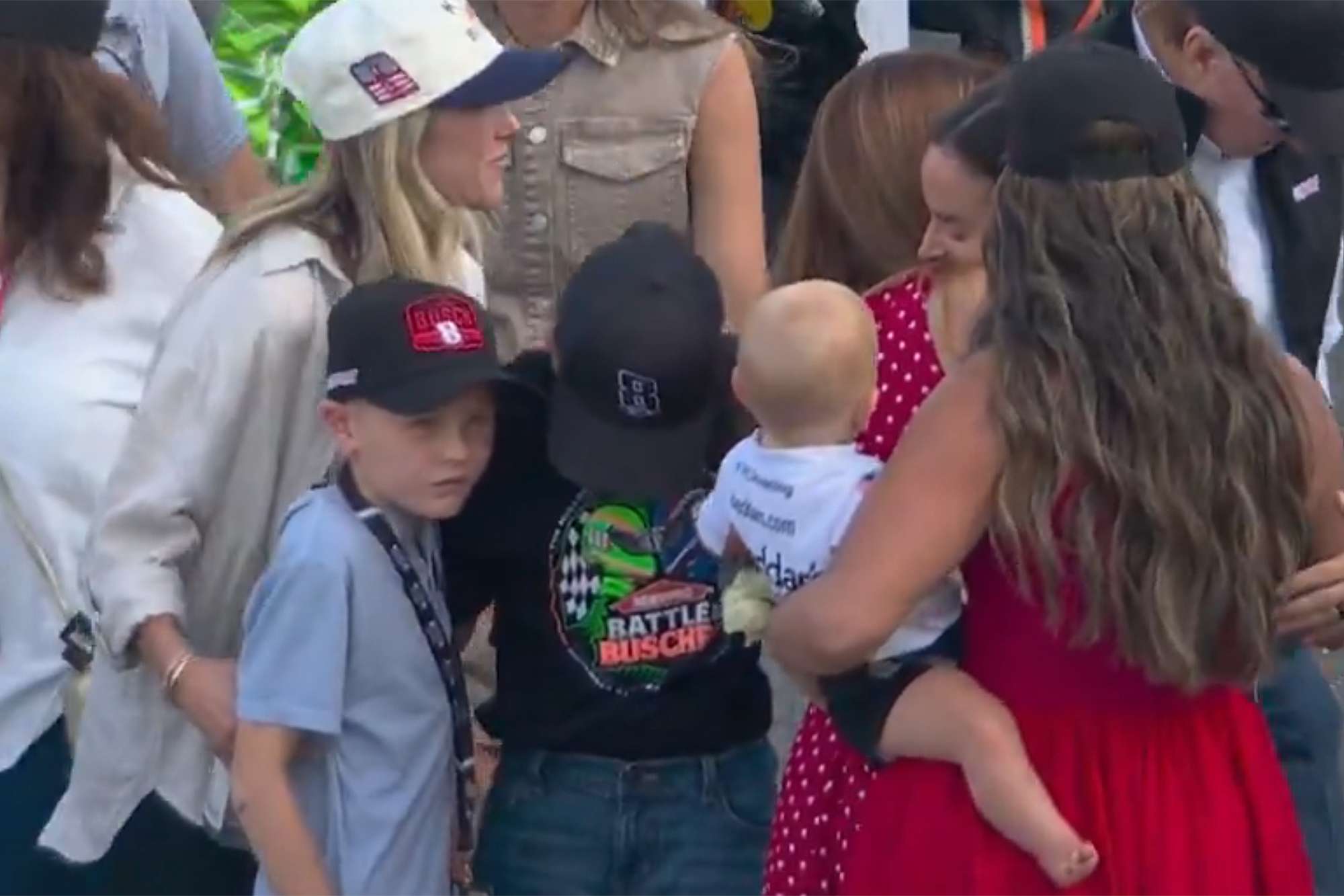 Kyle Larson’s son consoles Brexton Busch during emotional Kyle Busch ...