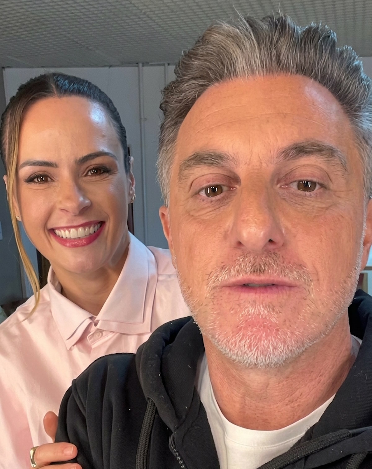 Ana Paula Renault rebate Luciano Huck sobre o Bolsa Família