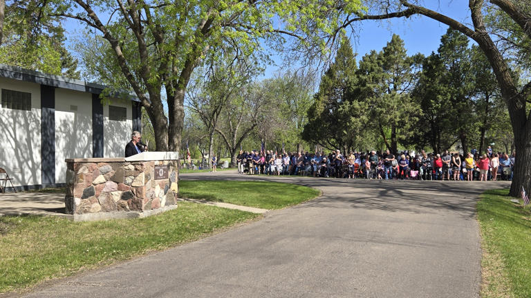 Minot marks Memorial Day with prayer, song, tradition