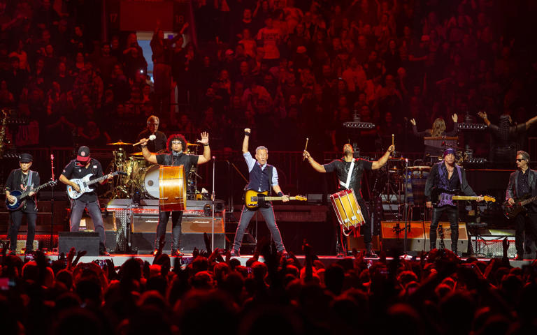 Review and setlist: Springsteen eviscerates Trump at fiery TD Garden stop