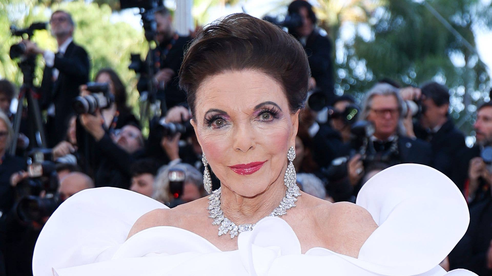 Joan Collins shares 'very simple' secrets to her age-defying appearance ...