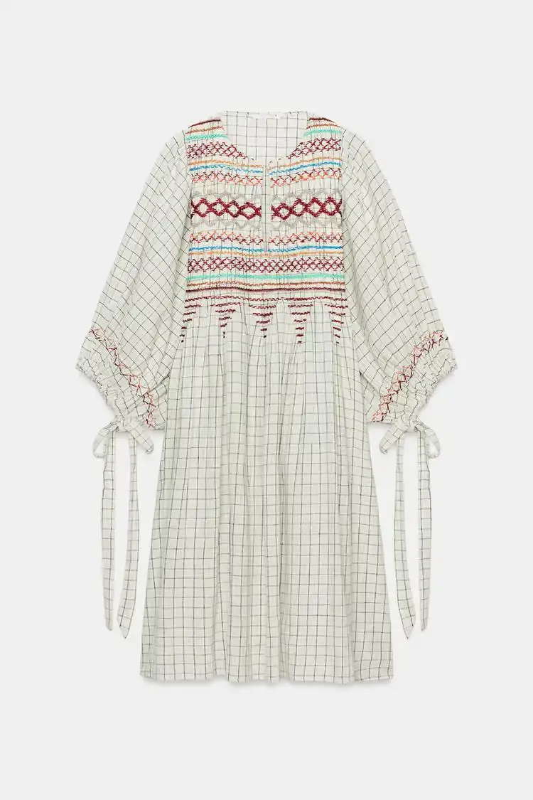 Zara tiene los vestidos de lino más fresquitos y bonitos de junio