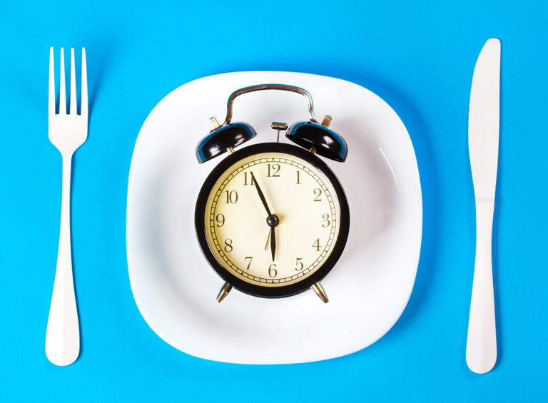 What is the healthiest time to eat dinner?