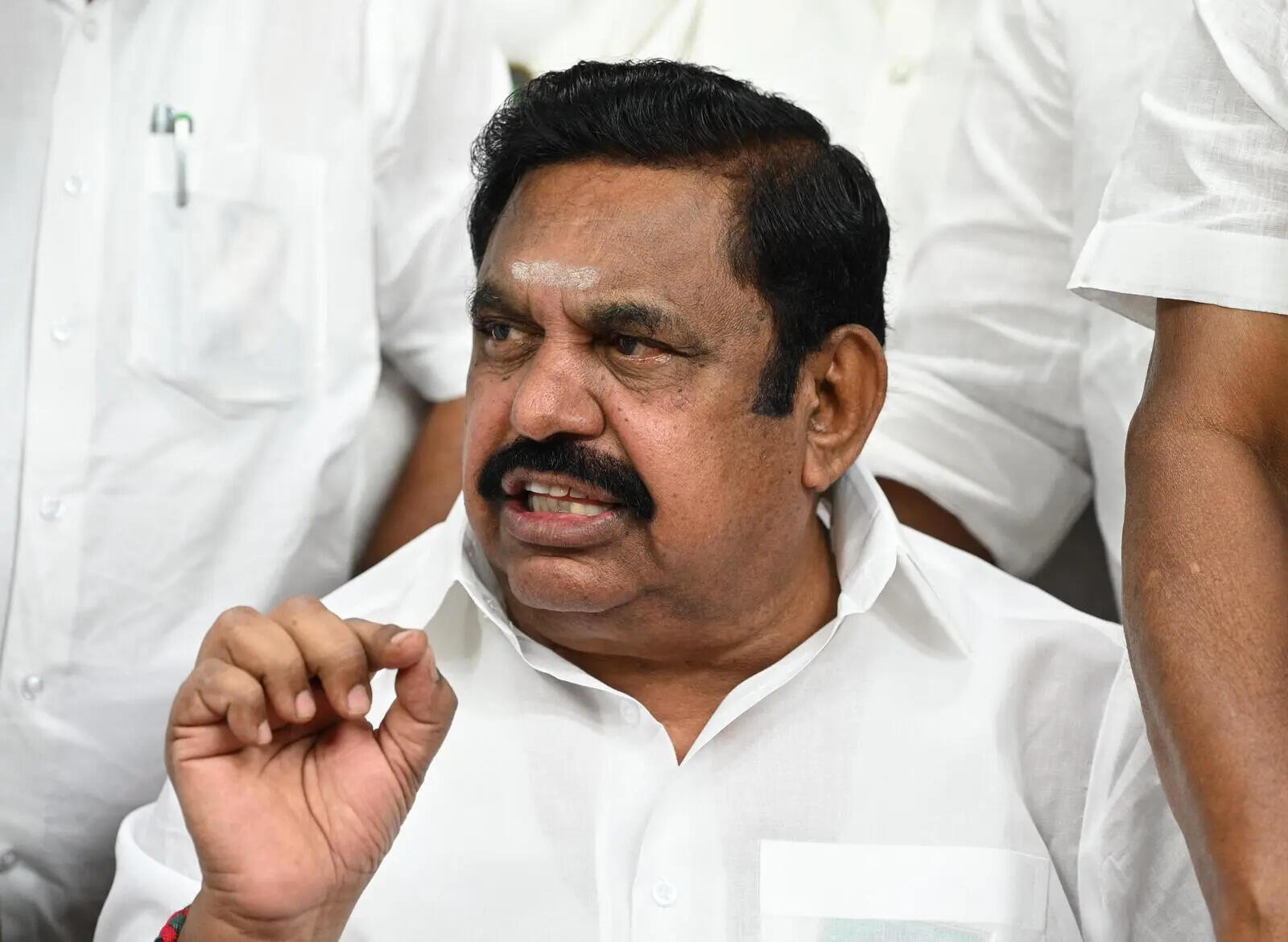 Five MLAs from rebel camp call on EPS, rest have 3 days to escape anti ...