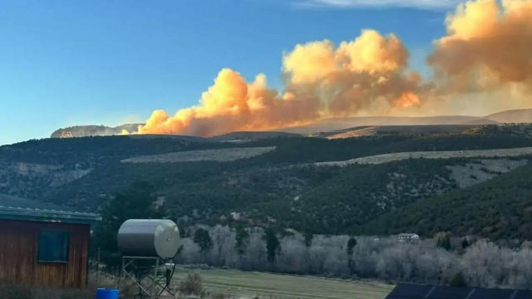 Fire in Salt Lake City Utah today: 1,500-acre burn sparks smoke alert ...