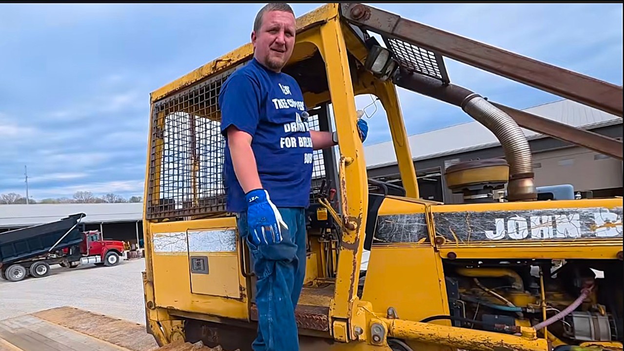 Can we fix this derelict JD 650G dozer?