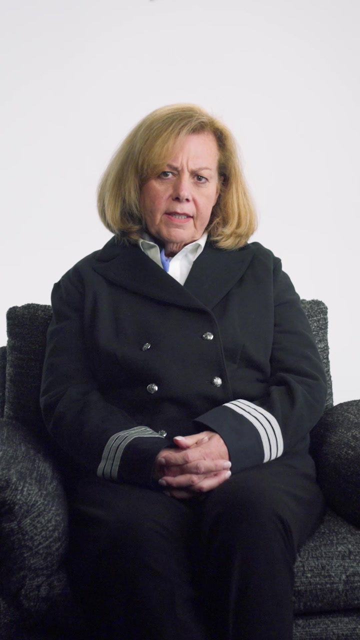 How this flight attendant sprang into action when an emergency landing ...