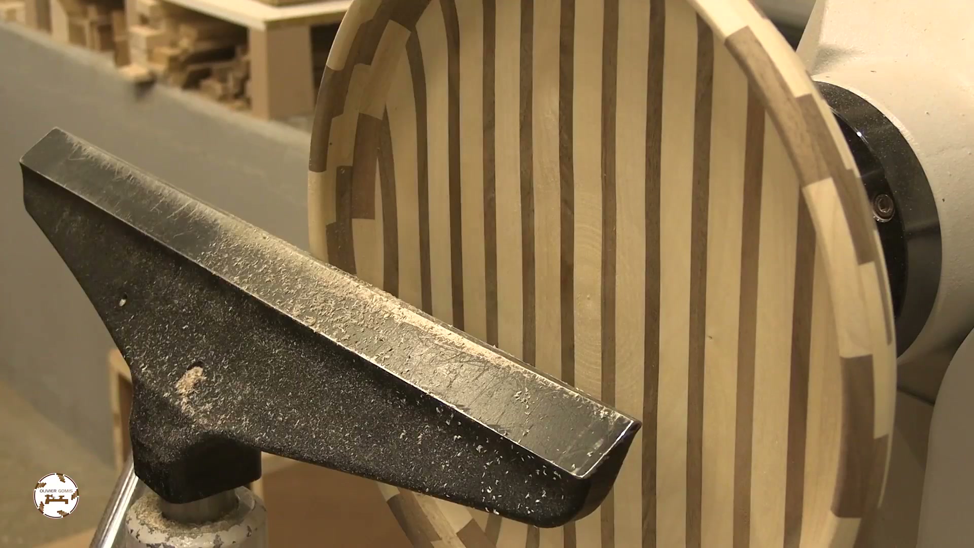 Making a wooden frisbee