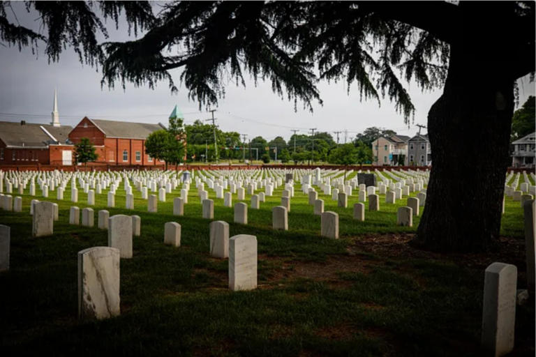 Wreath-laying ceremonies held in Hampton cemeteries for Memorial Day