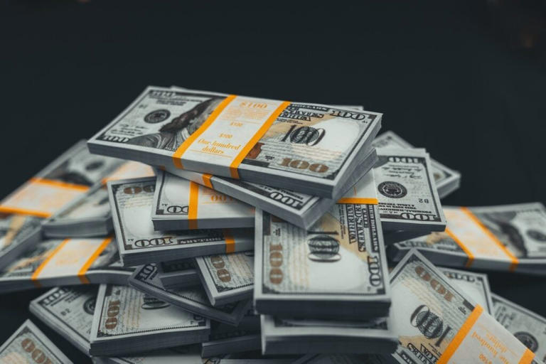 To win with money, Dave Ramsey says, 'Figure out what most people are ...