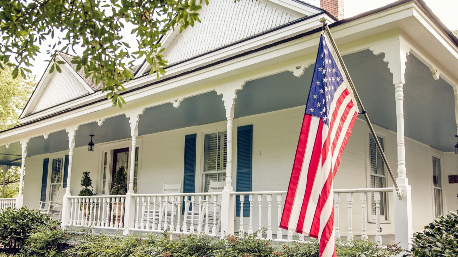 How to style a patriotic porch that feels fresh and summery