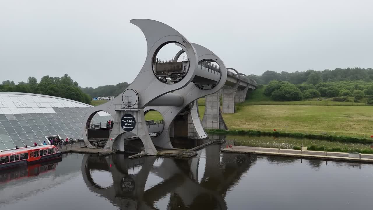 The Scottish canal where boats rise like clockwork
