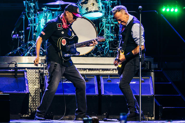 Review and setlist: Springsteen eviscerates Trump at fiery TD Garden stop