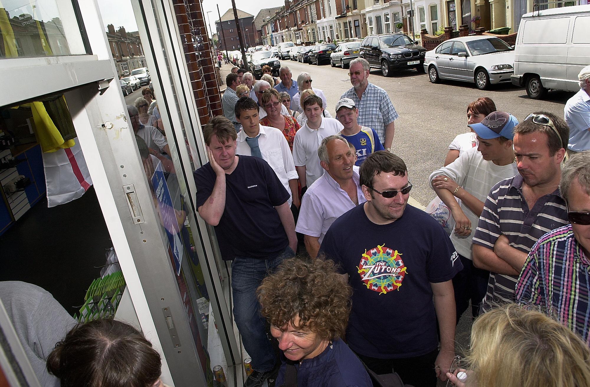 11 cracking nostalgic images of loyal Portsmouth fans queueing for ...